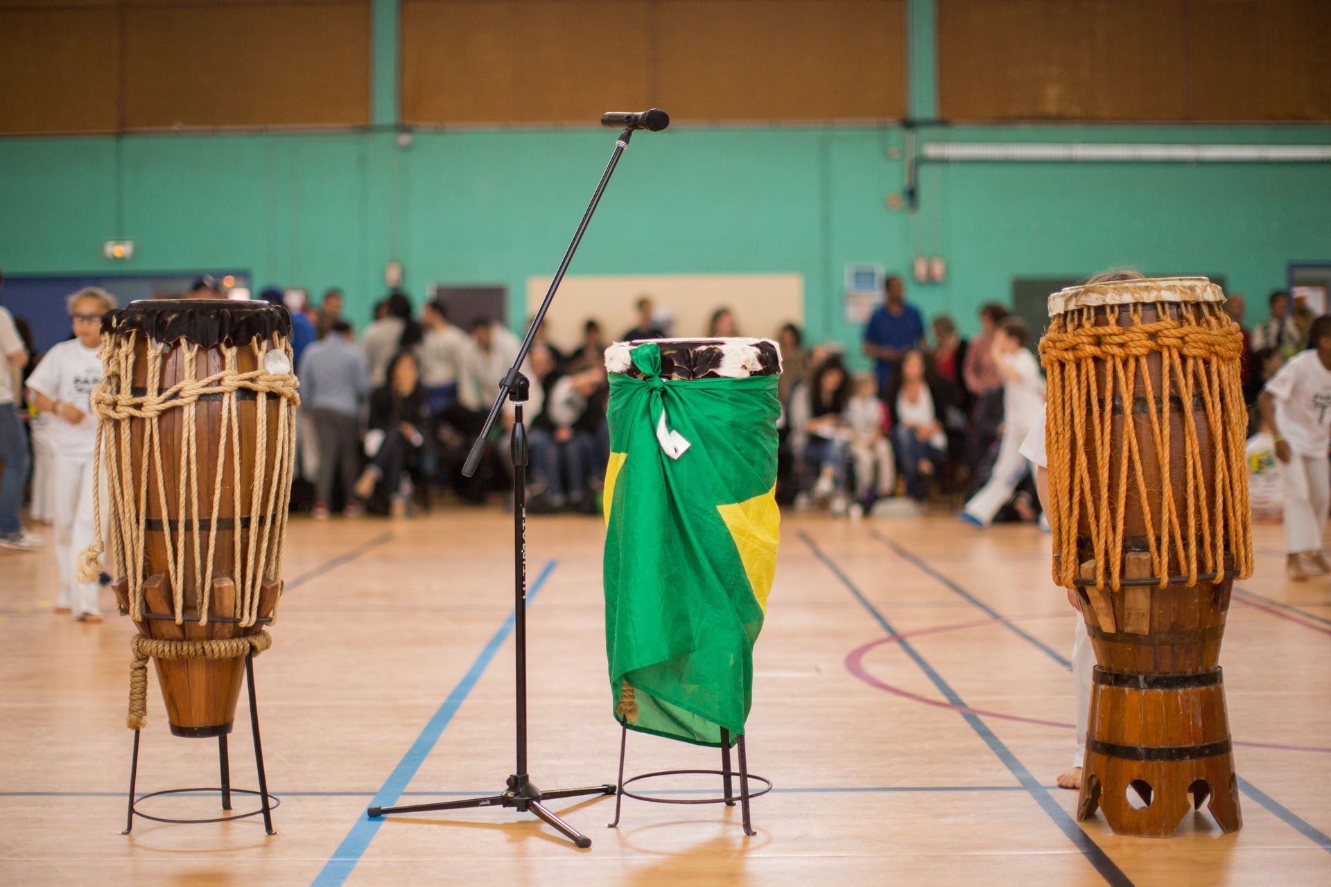 Les Percussions en Capoeira : Atabaque et Pandeiro